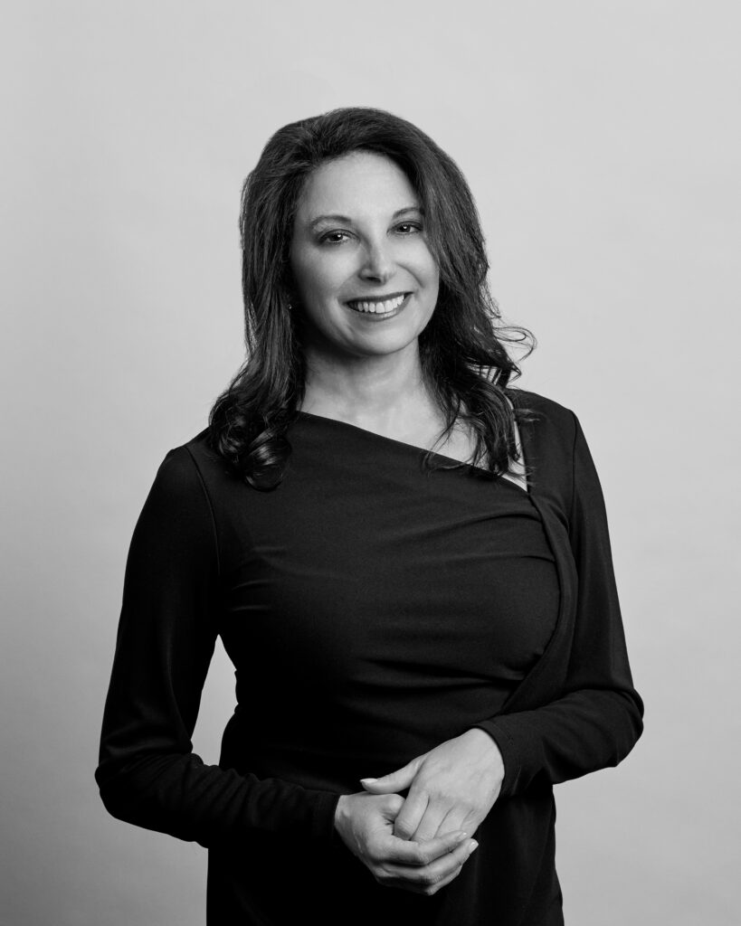 Board Certified Plastic Surgeon ─ DR.Michelle Zweifler, MD